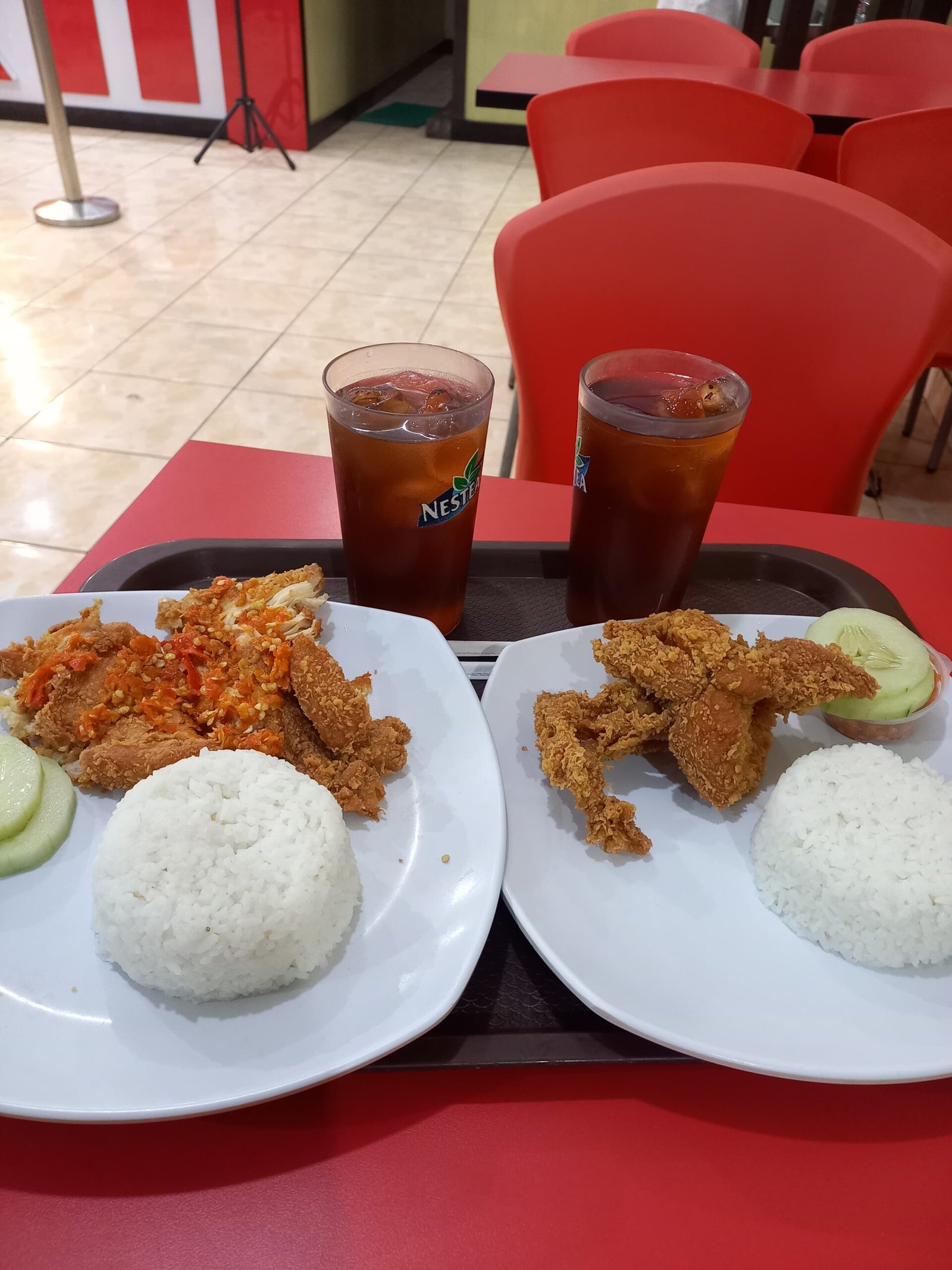 Daya Tarik Rocket Chicken, Beragam Menu Menarik hingga Tempat Makan ...
